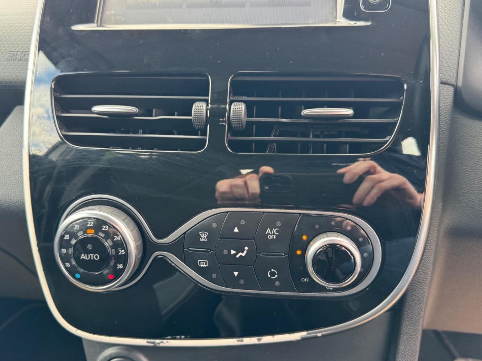 SOLD - Used RENAULT CLIO 2016 White in Bromsgrove, Worcestershire ...